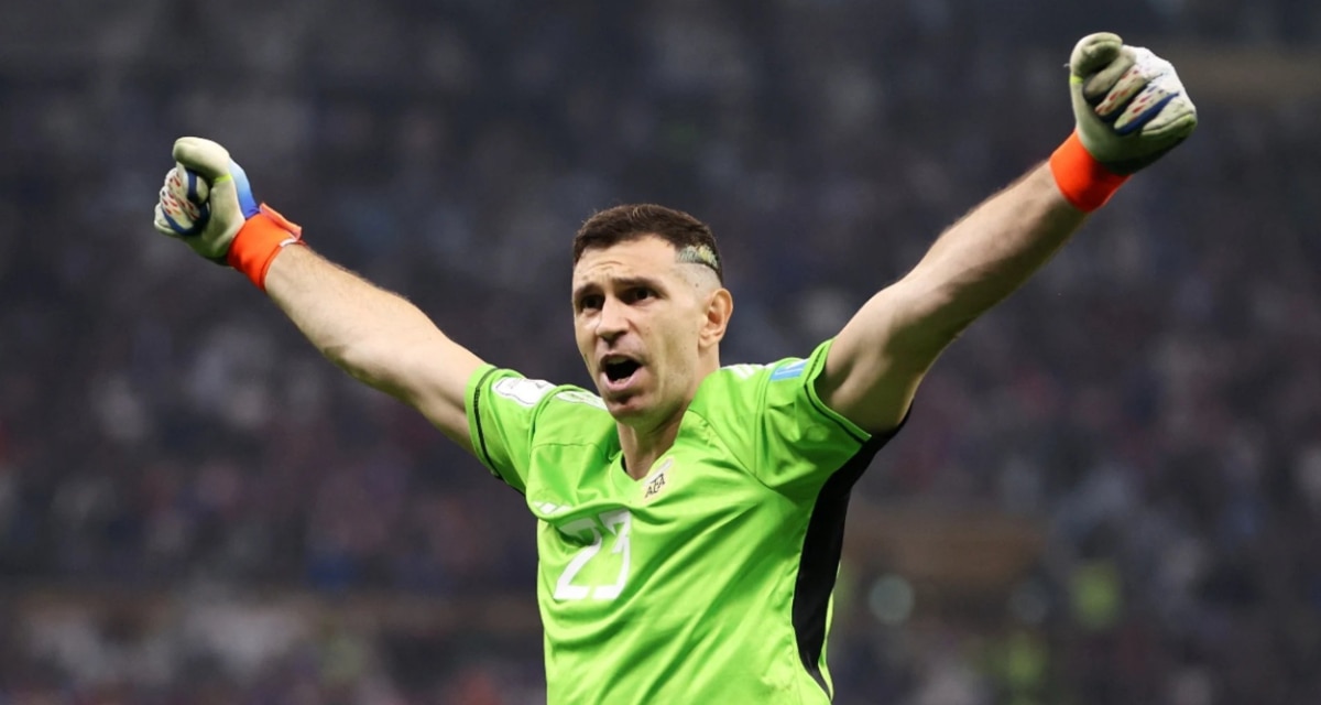 Aston Villa Boss Unai Emery Will Have a Word With Emiliano Martinez ...