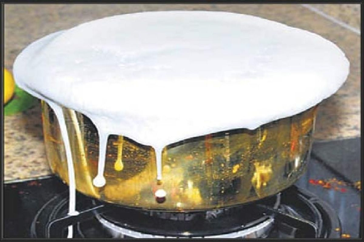 शुभ-अशुभ: दूध का गिरना माना जाता है अशुभ, झेलना पड़ सकता है बड़ा नुकसान