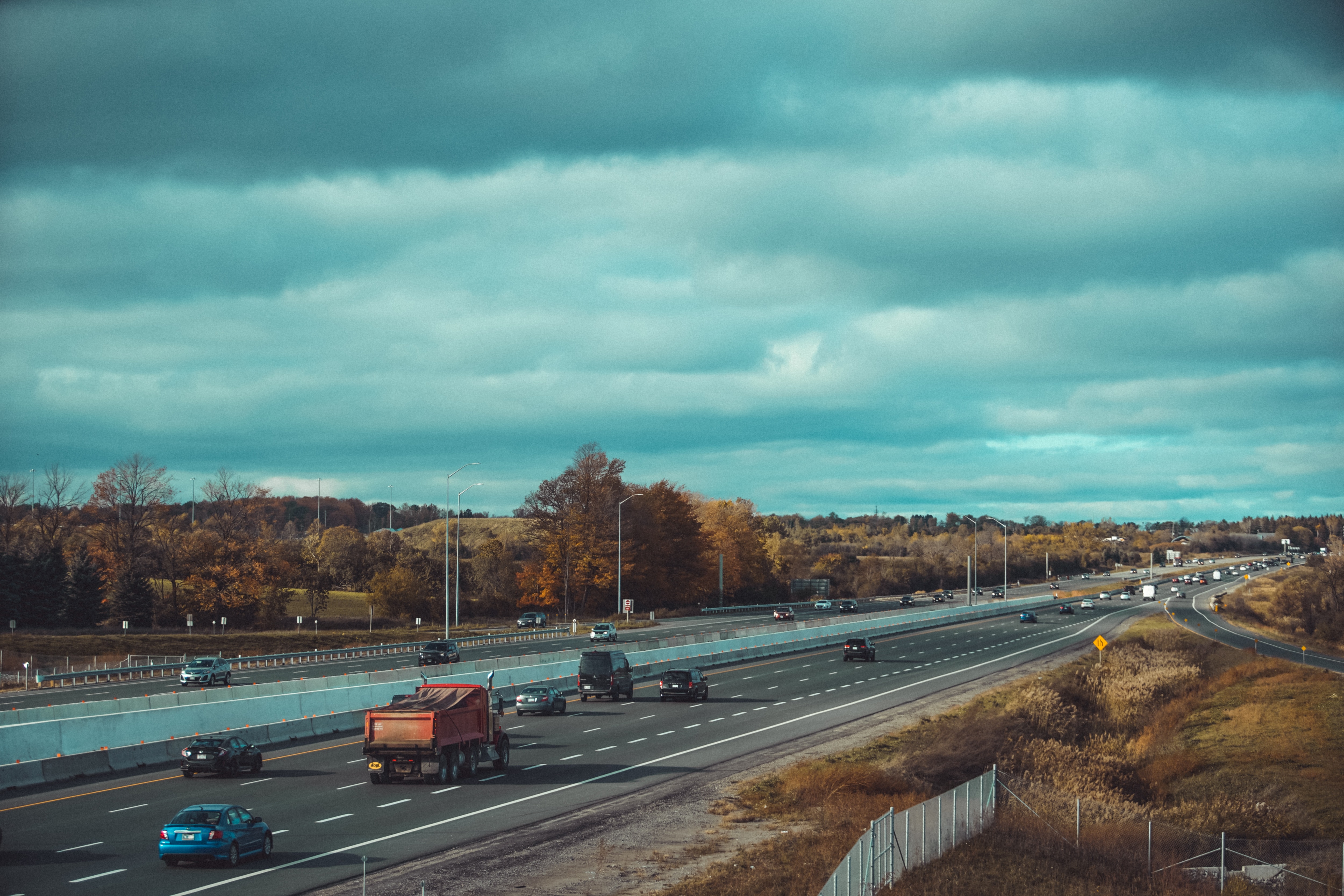 तो क्या लगातार हो एक्सीडेंट्स के लिए अच्छी सड़कें जिम्मेदार हैं? जानिए ...