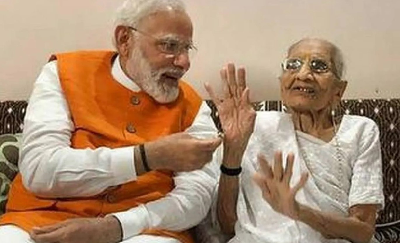 Heeraben Modi: पीएम मोदी की मां 100 वर्ष कर चुकी हैं पार, खुद ही करती ...