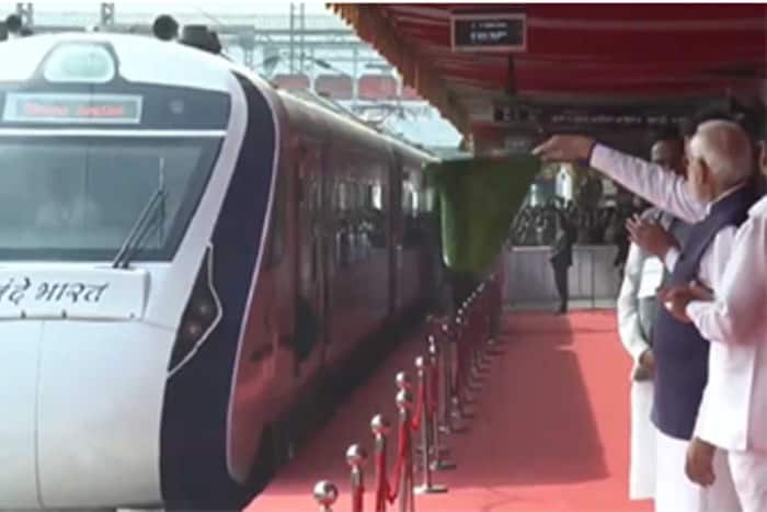 पश्चिम बंगाल की पहली वंदे भारत एक्सप्रेस, हावड़ा से न्यू जलपाईगुड़ी के ...