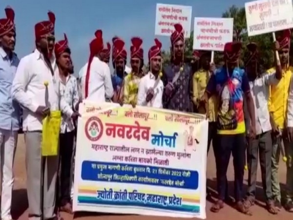 Where’s My Bride? 50 Men In Wedding Dress Seek Bride At Collector’s ...