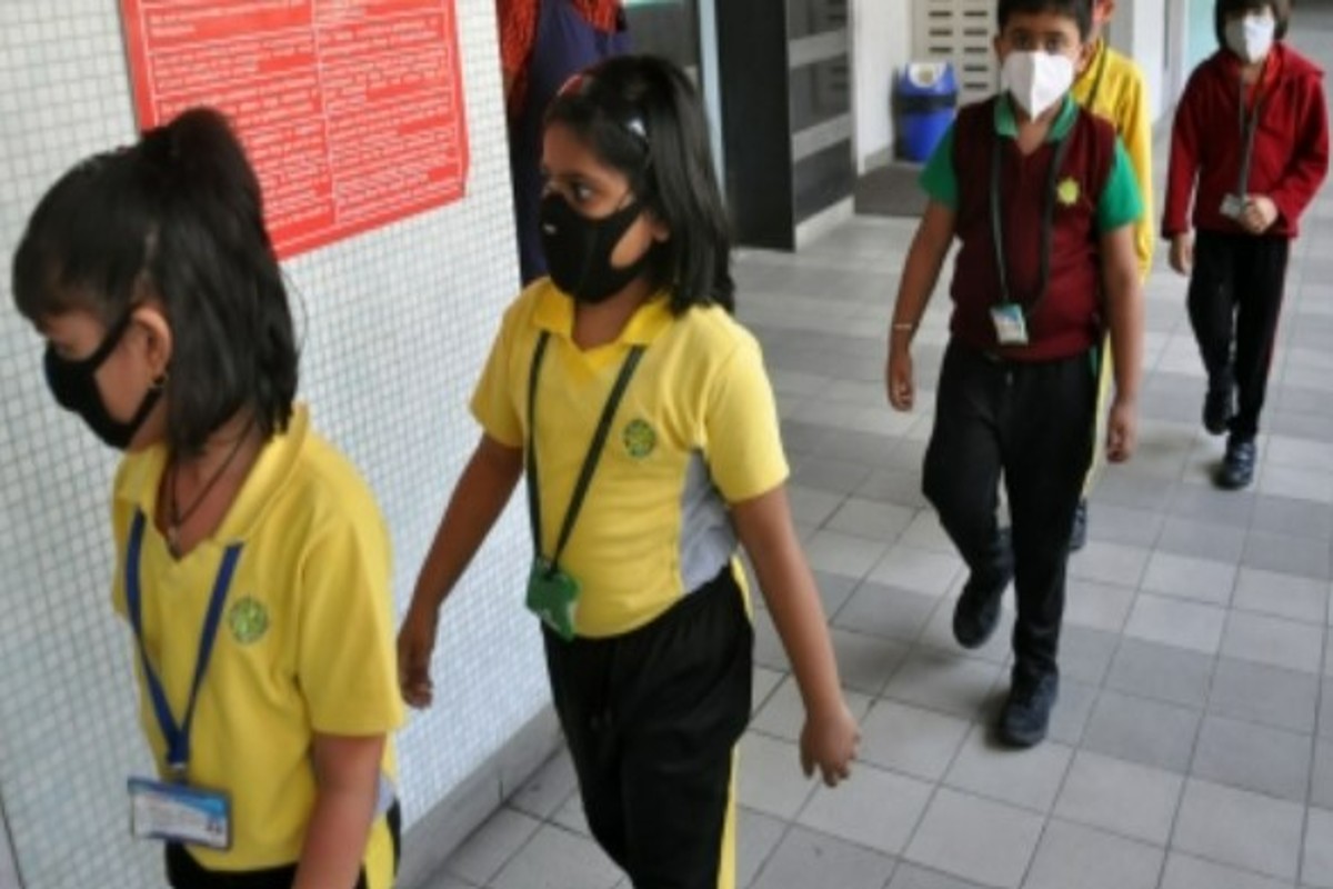 UP Govt Schools: यूपी के सरकारी स्कूलों में टीचर और छात्रों के ...