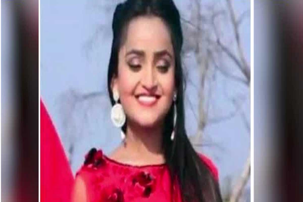 पश्चिम बंगाल के हावड़ा जिले में झारखंड की यूट्यूबर एक्ट्रेस रिया कुमारी ...