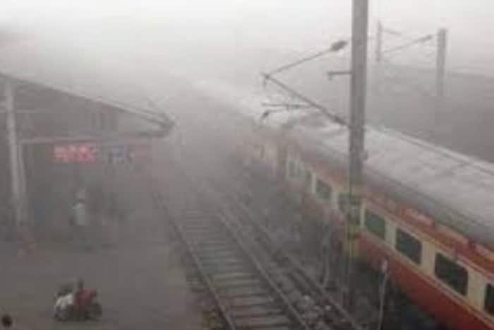 2 Coaches Of Mahabodhi Express Detach From Moving Train In Bihar