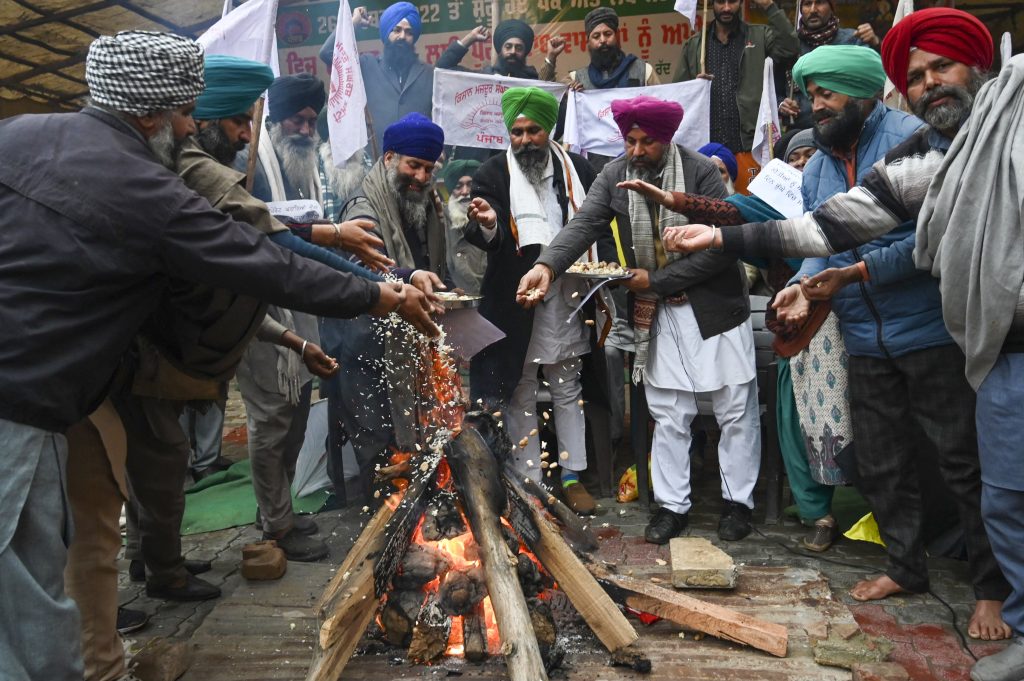 From Punjab to Delhi, People Celebrate Lohri With Fun And Fervour | See ...