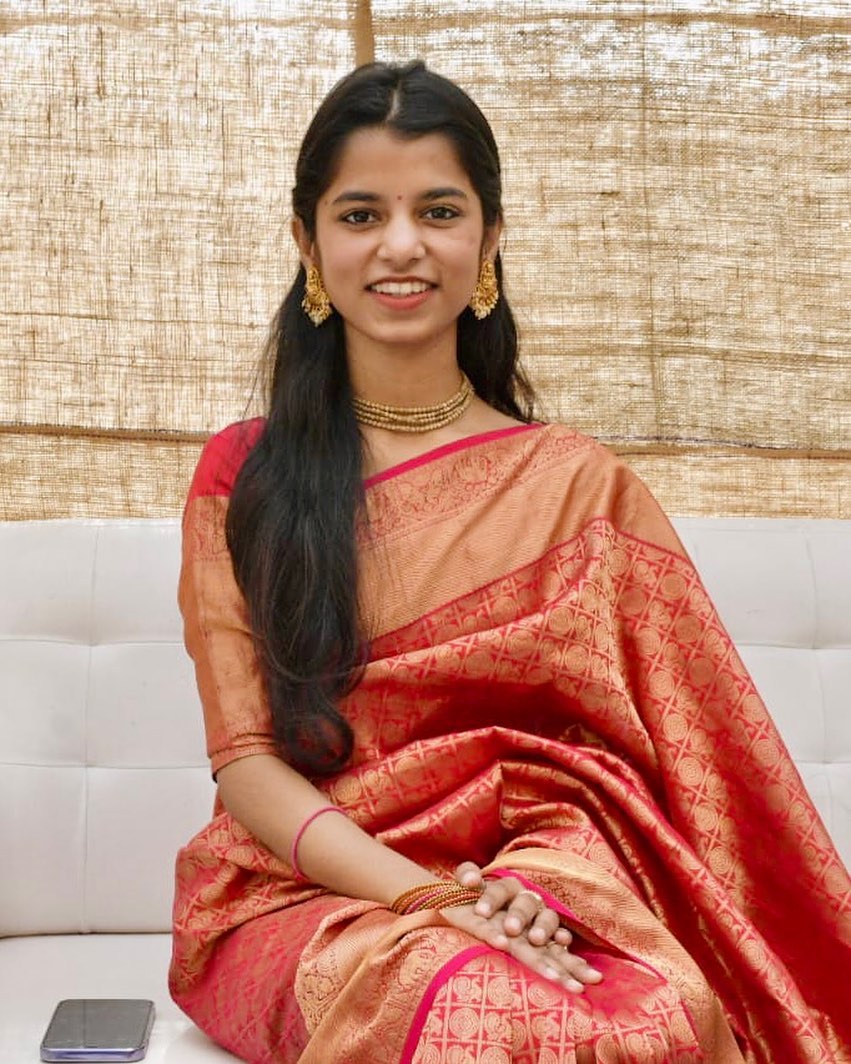 Maithili Thakur: कौन हैं मैथिली ठाकुर जिन्हें बनाया गया बिहार का ‘स्टेट ...