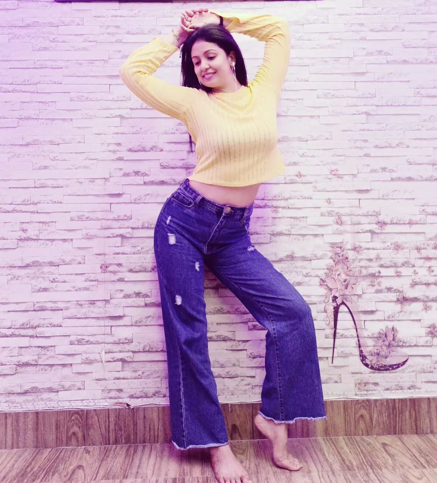 Hasin Jahan ने येलो टॉप-जिंस में शेयर की तस्वीर, सोशल मीडिया पर Likes ...