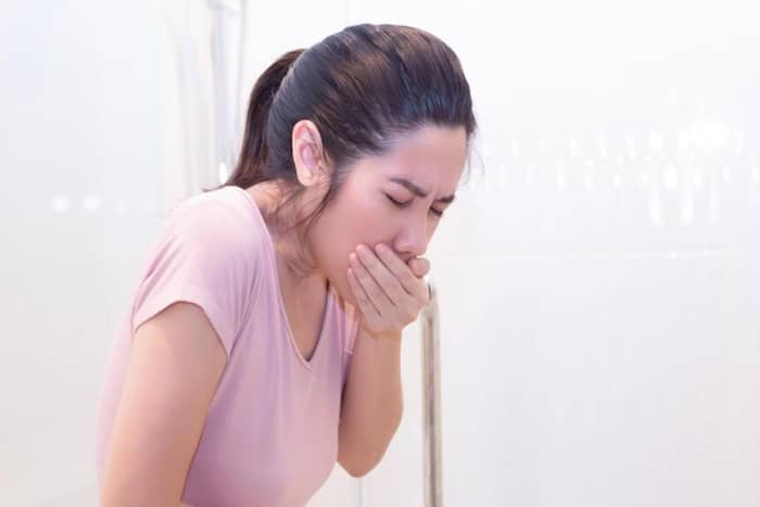 सुबह खाली पेट उल्टी आने जैसा महसूस होने के कारण, जानिए बचाव के घरेलू तरीके