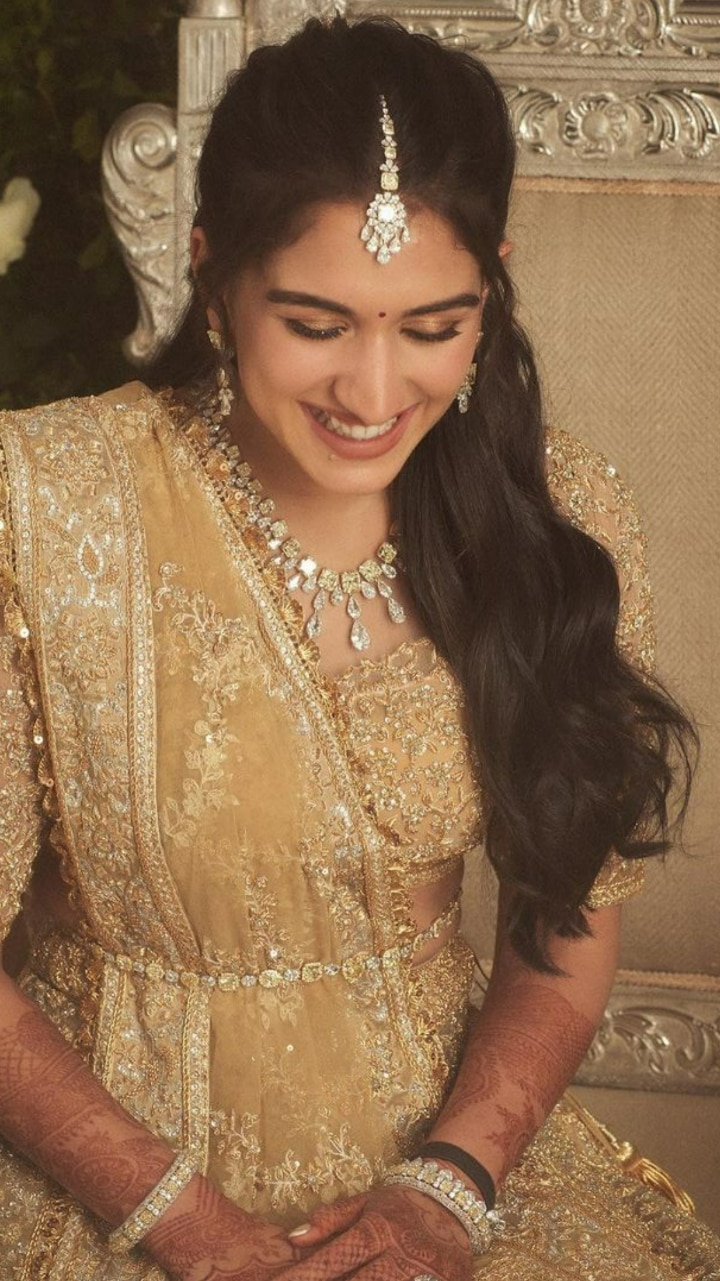 Radhika Merchant Shines Brighter Than Gold in Abu Jani Sandeep Khosla ...