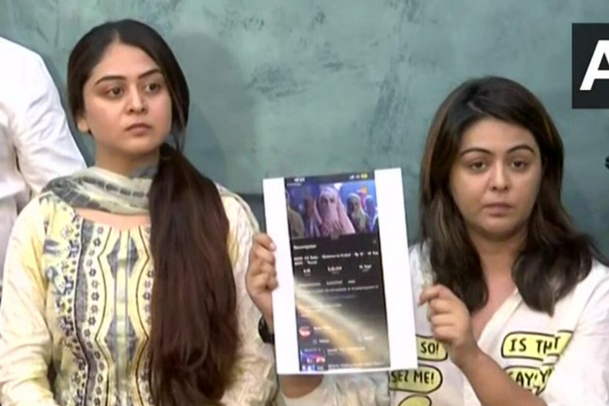 Tunisha Sharma Hijab Controversy, Sheezan Khan Sisters Respond to Love ...