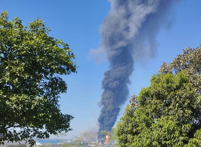 Massive Fire Breaks Out at Jindal Company in Nashik; 3 Dead, Several ...