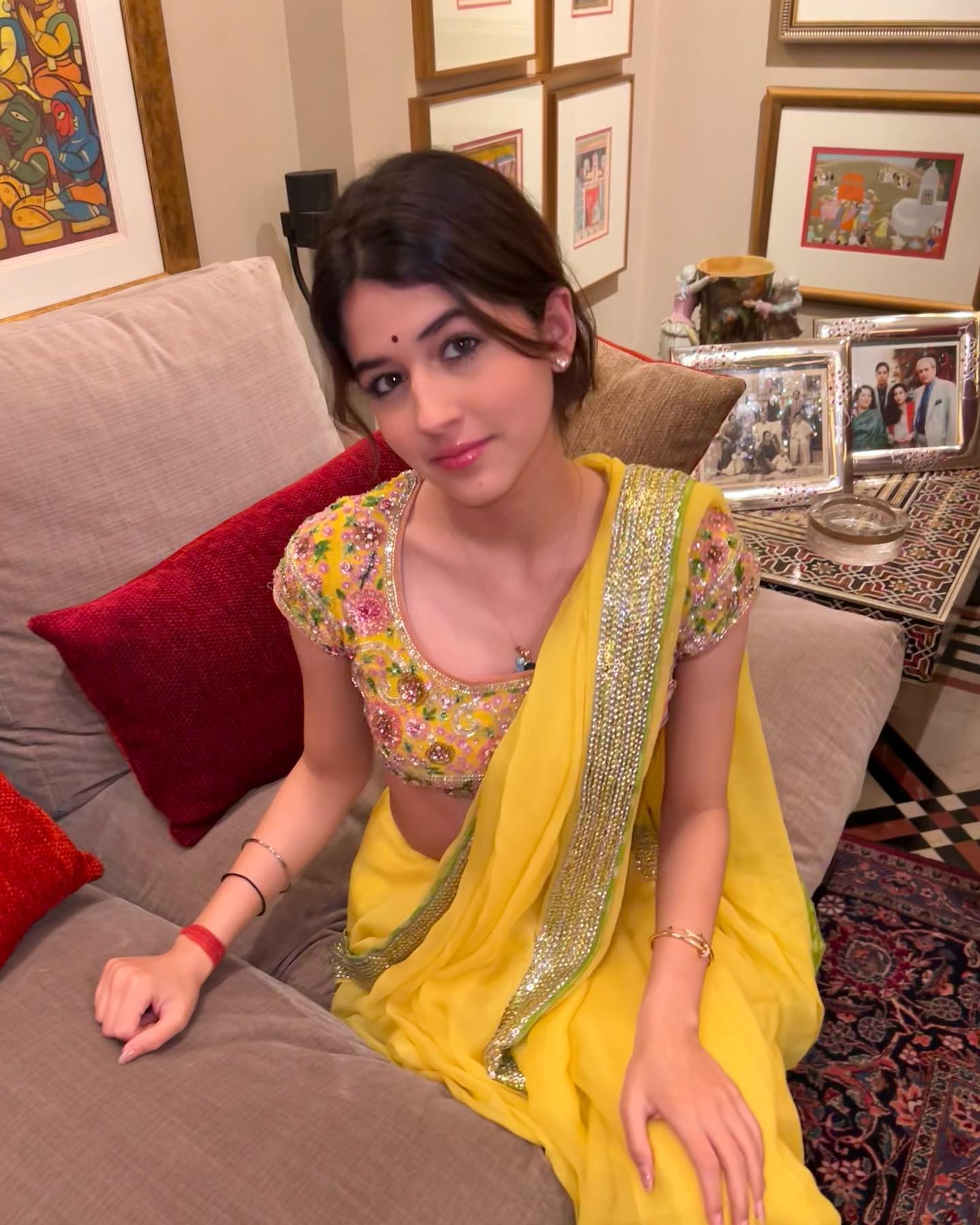 Who Is Naomika Saran: कौन हैं नाओमिका सरन जिनके ग्रेजुएशन सेरेमनी में ...