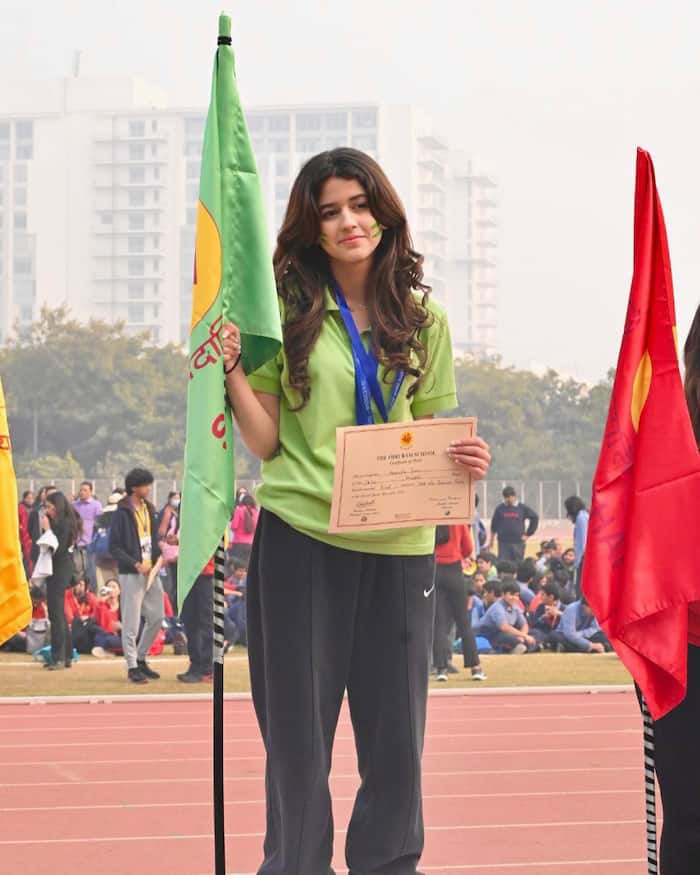 Who Is Naomika Saran: कौन हैं नाओमिका सरन जिनके ग्रेजुएशन सेरेमनी में ...