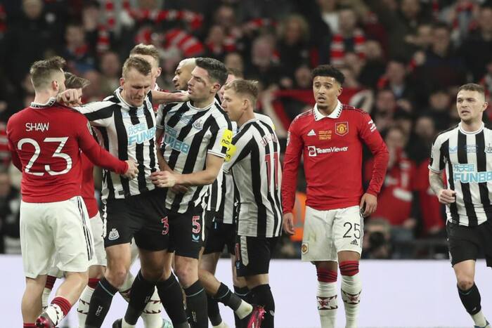 Manchester United Beat Newcastle Win League Cup To End 6-Year Wait For Trophy