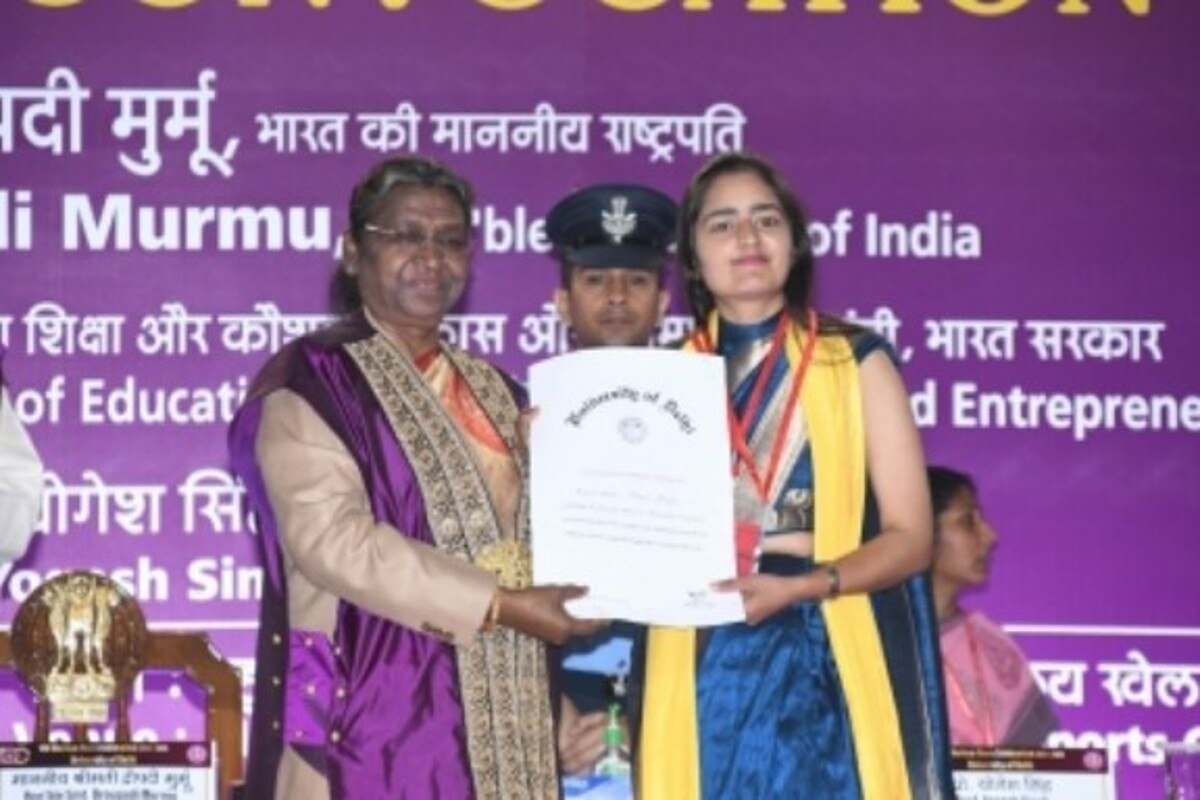 Delhi University Convocation: विदेशी गाउन नहीं, छात्रों ने अंगवस्त्र ...