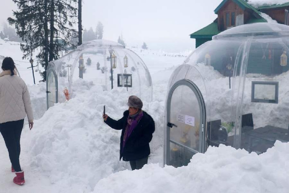 Glass Igloo: सैलानियों को भा रहा गुलमर्ग का Glass Igloo: सैलानियों को भा रहा गुलमर्ग का
