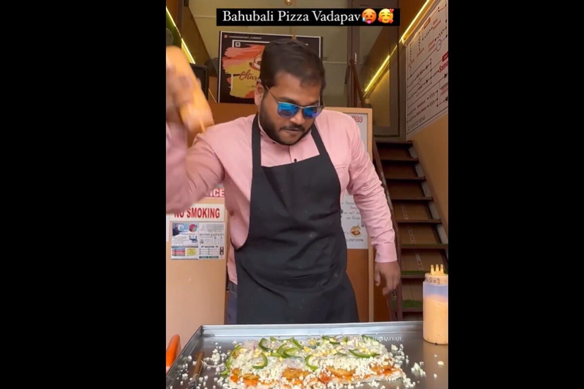 Viral Food Video: Man Prepares Pizza Vada Pav With Cheese And Sauces ...