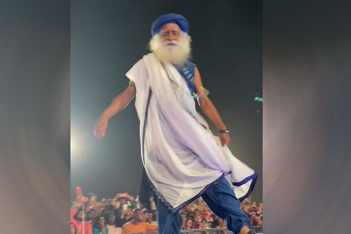 Viral Video Sadhgurus Energetic Perfomance at Mahashivratri 2023 Event ...