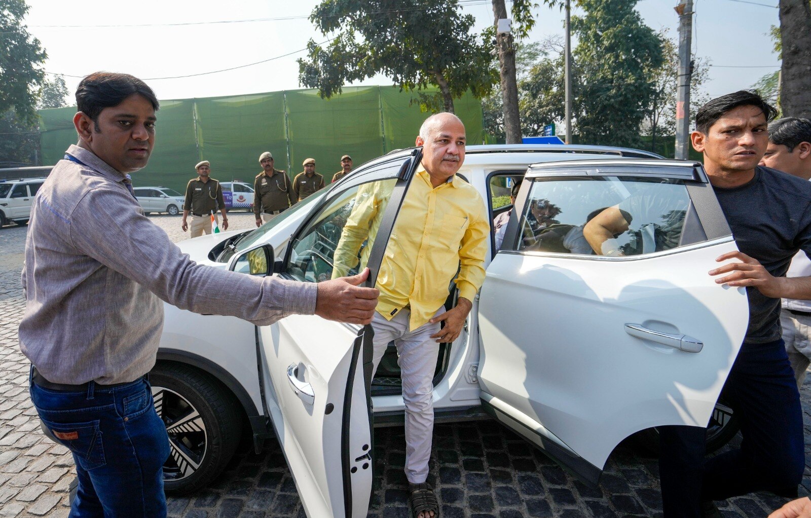 Sisodia Questioning Begins: CBI Puts Documentary, Digital & Electronic ... Sisodia Questioning Begins: CBI Puts Documentary, Digital & Electronic ...