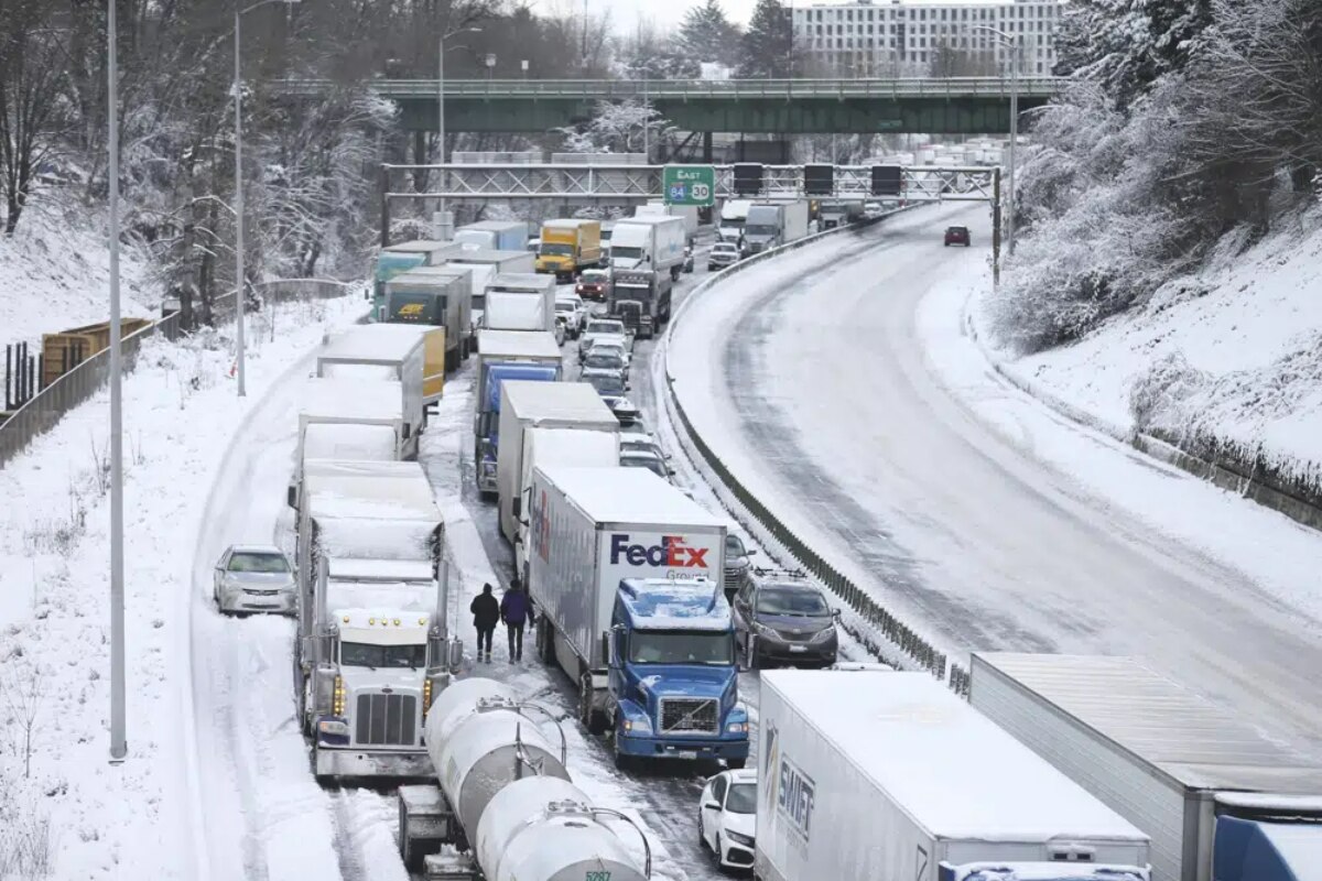 Winter Storms Pound US With More Heavy Snow Knock Out Power Several Winter Storms Pound US With More Heavy Snow Knock Out Power Several
