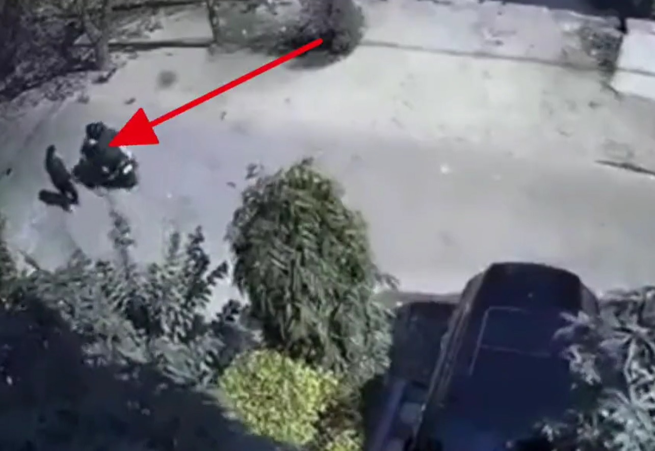 Caught on Cam: Biker Snatches Woman's Chain in UP's Ghaziabad