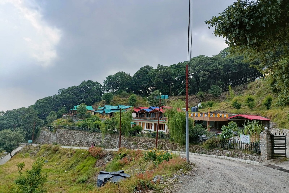 तस्वीरों में देखिये पंगोट की सुंदरता, सैलानियों को मंत्रमुग्ध कर देता ...