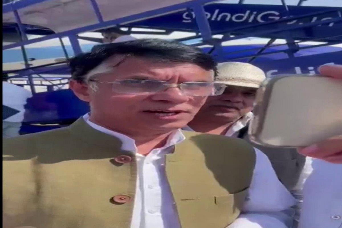 कांग्रेस प्रवक्ता पवन खेड़ा को दिल्ली में असम पुलिस ने किया गिरफ्तार ...