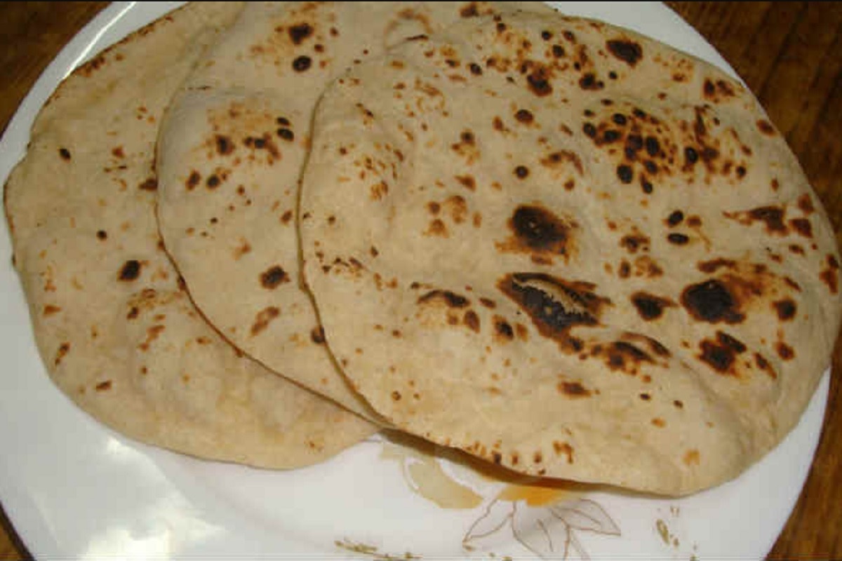Basi Roti Ka Face Pack: चेहरे पर ग्लो लेकर आएगा बासी रोटी का फेस पैक ...