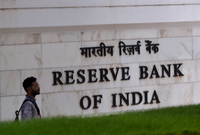 Delhi HC Grants 6 Weeks To RBI To Respond To PIL On Uniform Banking Code