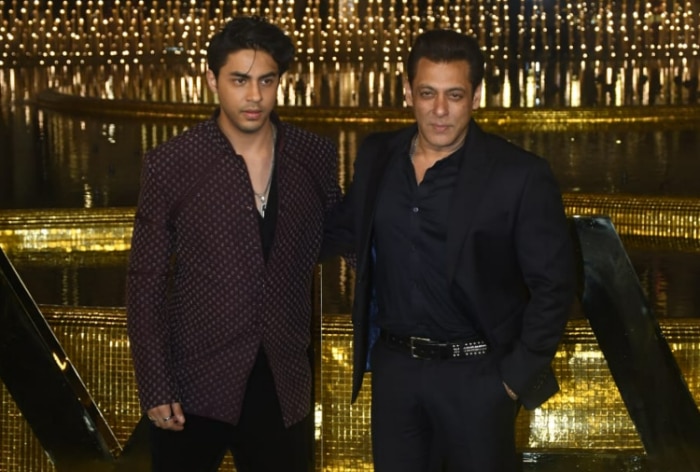 Salman Khan Poses With Aryan Khan For Rare Pictures at The Nita Ambani ...