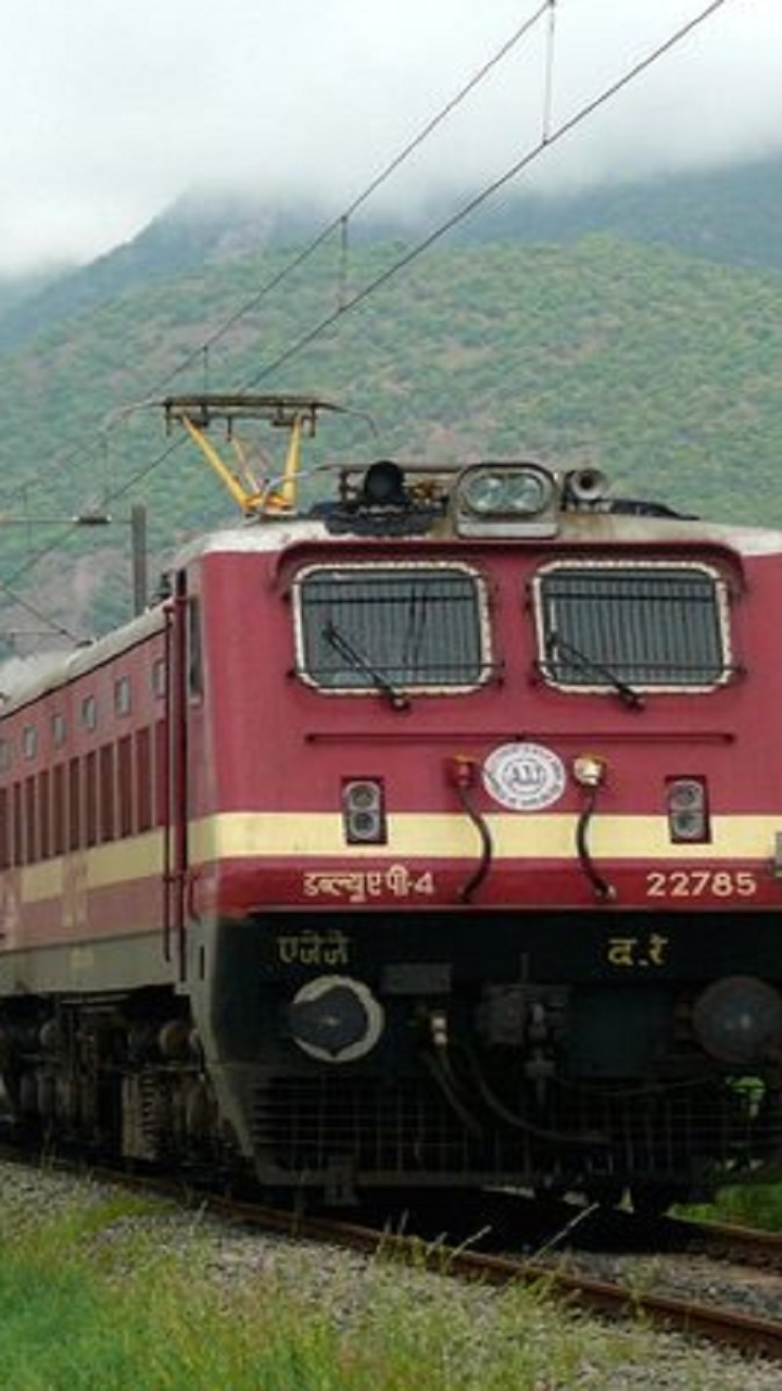 9 Superfast Trains in India For Speedy Getaway