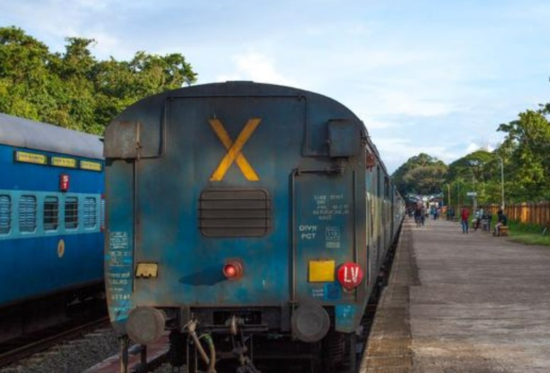What Does The Letter X Behind Last Coach Of An Indian Railways Train Means what-does-the-letter-x-behind-last-coach-of-an-indian-railways-train-means
