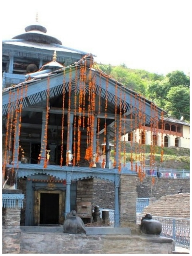 इस मंदिर में हैं मां पार्वती के पैरों के निशान, द्वापर युग में हुआ था ...