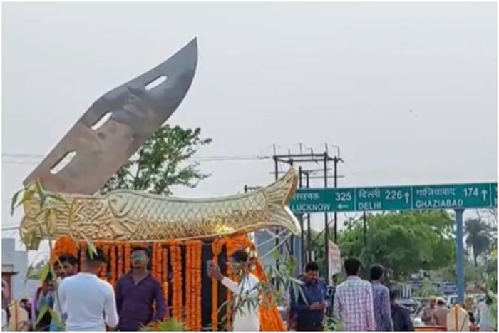 लंबाई 20 फीट, चौड़ाई ढाई फीट: दुनिया के सबसे बड़े चाकू को स्थापित कर बनाया