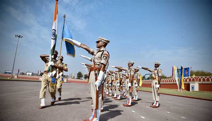 CAPF में Constable (GD) की परीक्षा हिंदी और अंग्रेजी के अलावा 13 ...