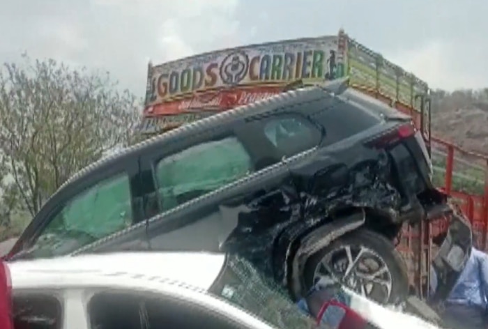 Video: Truck Hits 12 Cars In Freak Accident On Mumbai-Pune Expressway ...