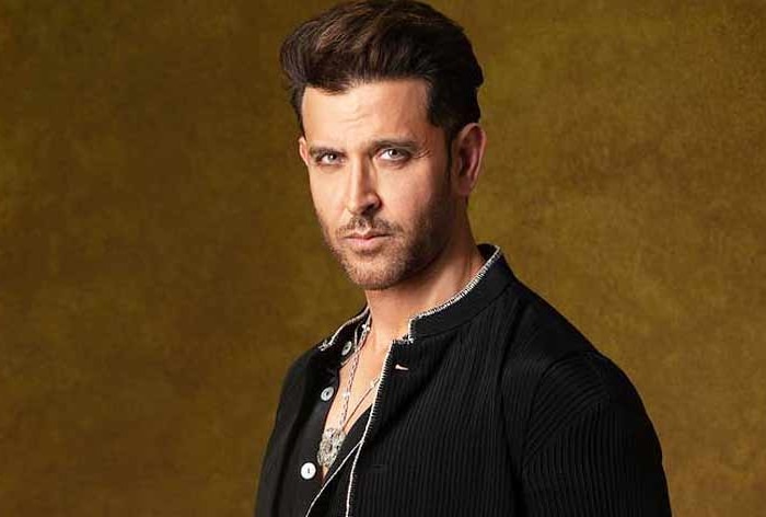 Hrithik Roshan Reacts as Elderly Lady Proposes Him Single to Main Bhi