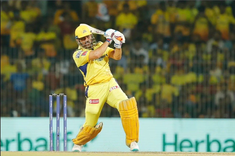 आखिरी ओवर में MS Dhoni का बेजोड़ रिकॉर्ड, आसपास भी नहीं हैं रोहित या ...