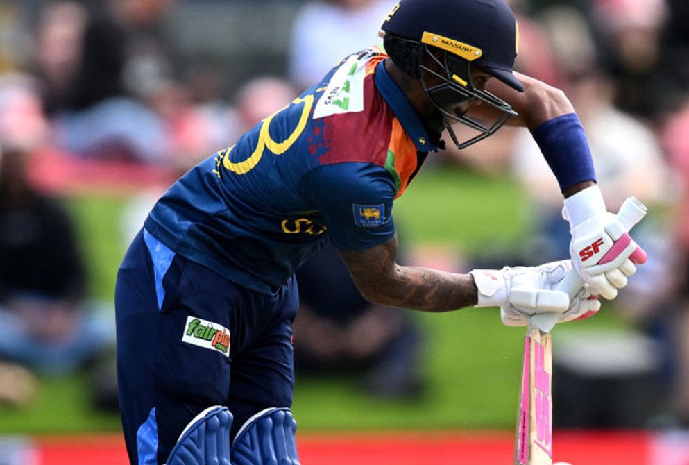 Breaking Bat: कीवी गेंदबाज के स्पीड का कहर तो देखिए, बल्ला टूटकर जमीन ...