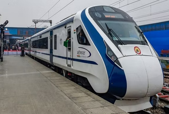 Kerala Gets 1st Vande Bharat Express Train Check Routes, Fare, Timings ...