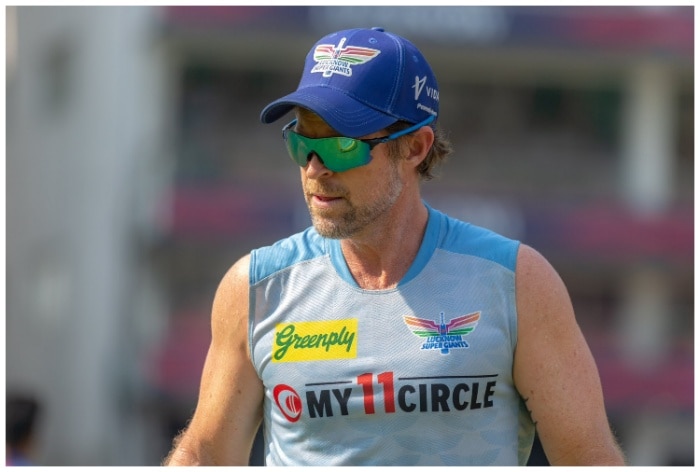 LSG Vs CSK, IPL 2023: Jonty Rhodes Helps Groundstaff Drag Covers After ...