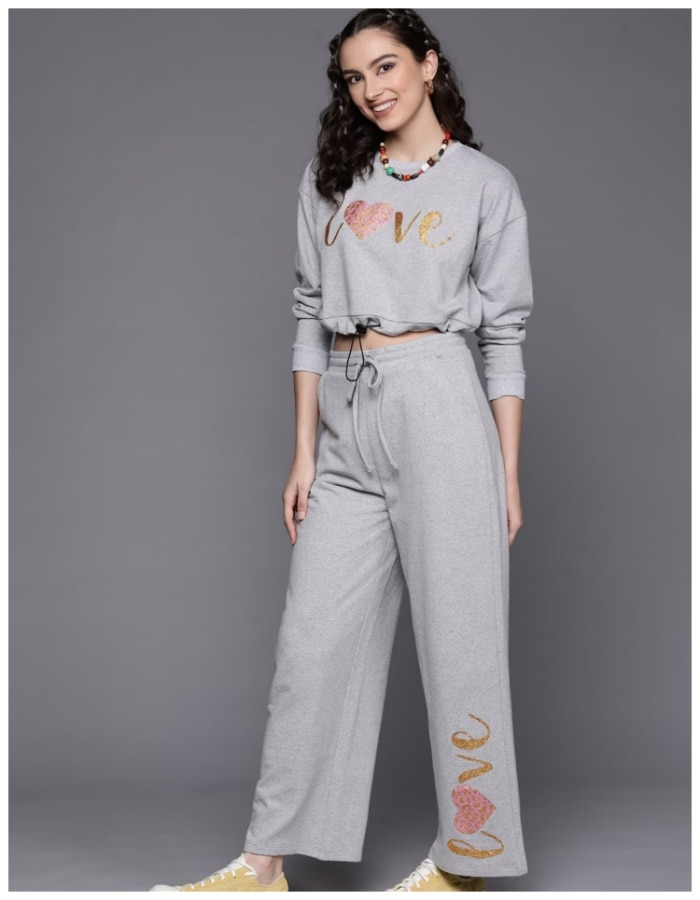 Styling Tips For Travel: Long Haul Flight Outfit Ideas to Look Both ...