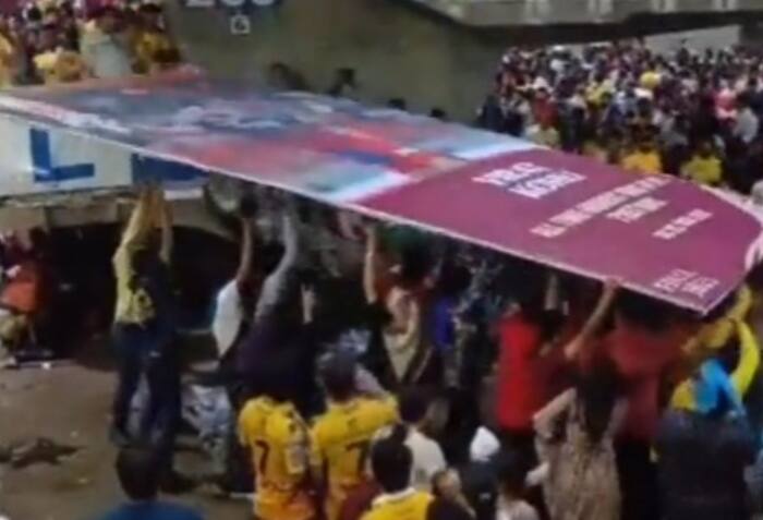 IPL 2023 FINAL, CSK vs GT: Fans Use Virat Kohli Cut-Out Poster To ...