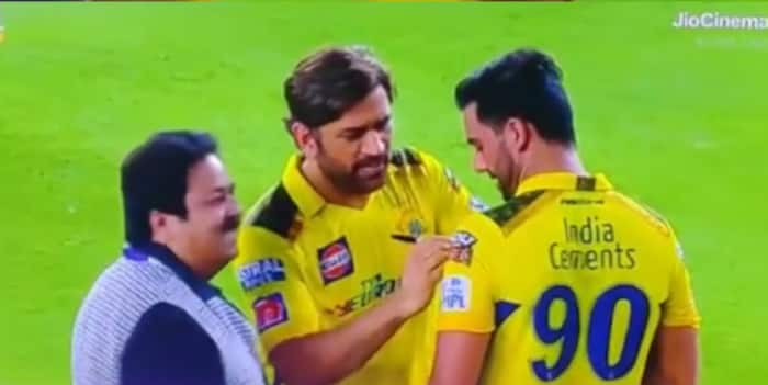 WATCH: गिल का कैच छोड़ने पर चाहर से नाराज हुए धोनी; मैच के बाद आटोग्राफ ...