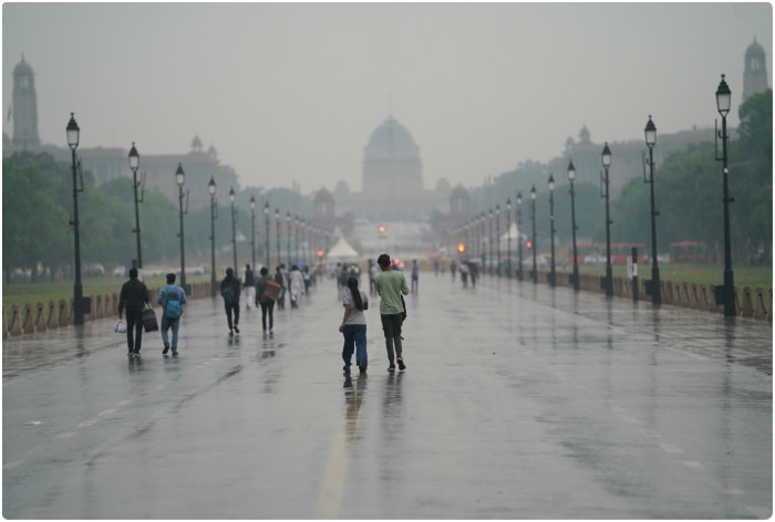 Delhi Wakes Up To Light Rain And Thunderstorm; IMD Predicts Rainfall In UP And Rajasthan Today