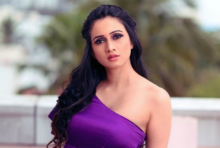 साउथ इंडस्ट्री छोड़ भोजपुरी पहुंची ये ग्लैमरस बालाएं, दे रही हैं एक से ...