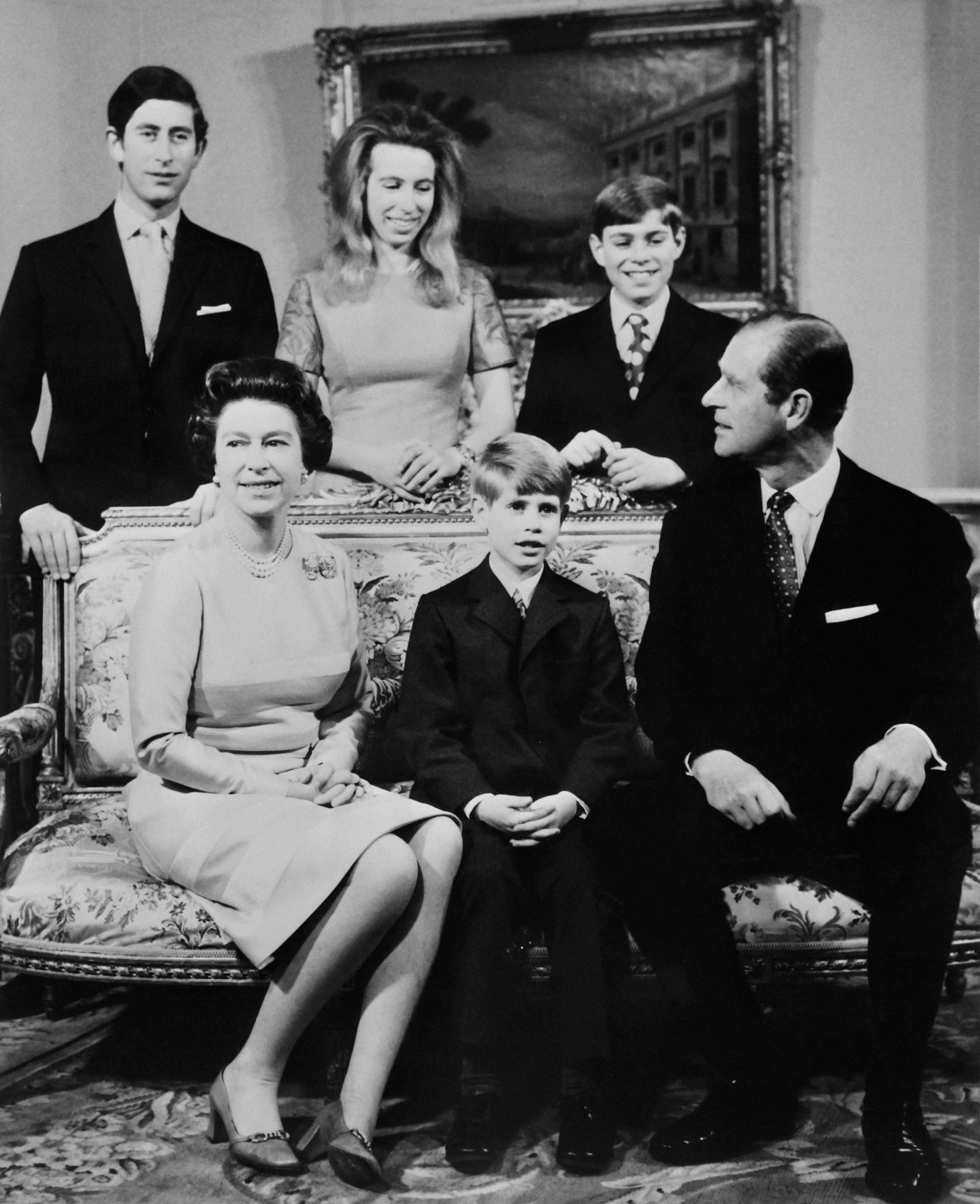King Charles George III की ये ब्लैक एंड व्हाइट तस्वीरें देखी हैं आपने ...