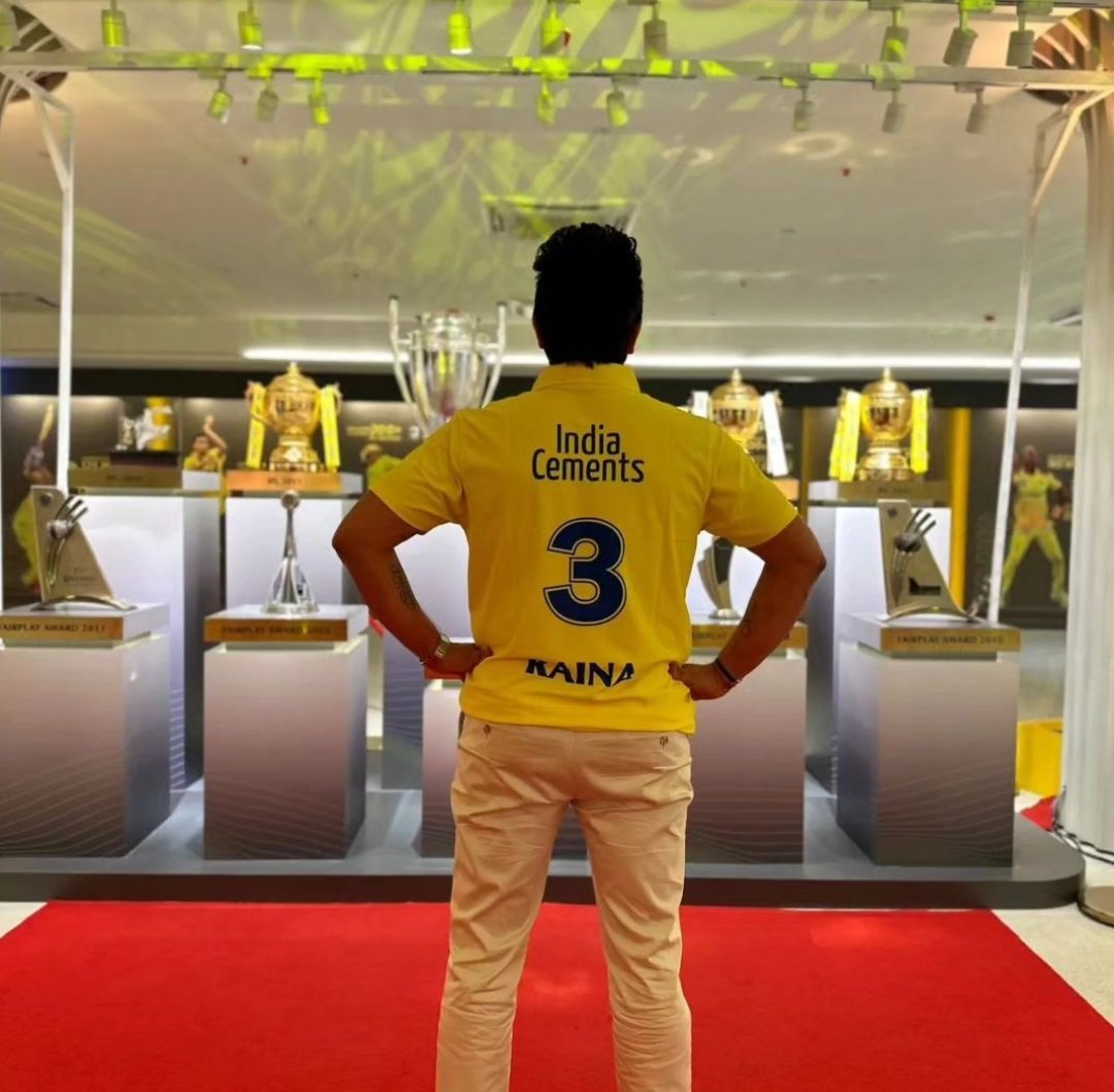 CSK vs MI मैच देखने पहुंची जीवा, साक्षी धोनी; चेन्नई सुपर किंग्स के ...