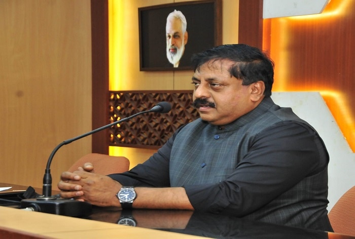 This Indian Businessman In UAE Rewarded Rs 30 Crore To Employees, Their ...